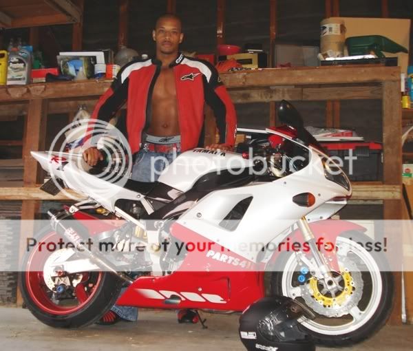 1998 R1 or 1999 R1 red/white wanted | Yamaha R1 Forum: YZF-R1 Forums